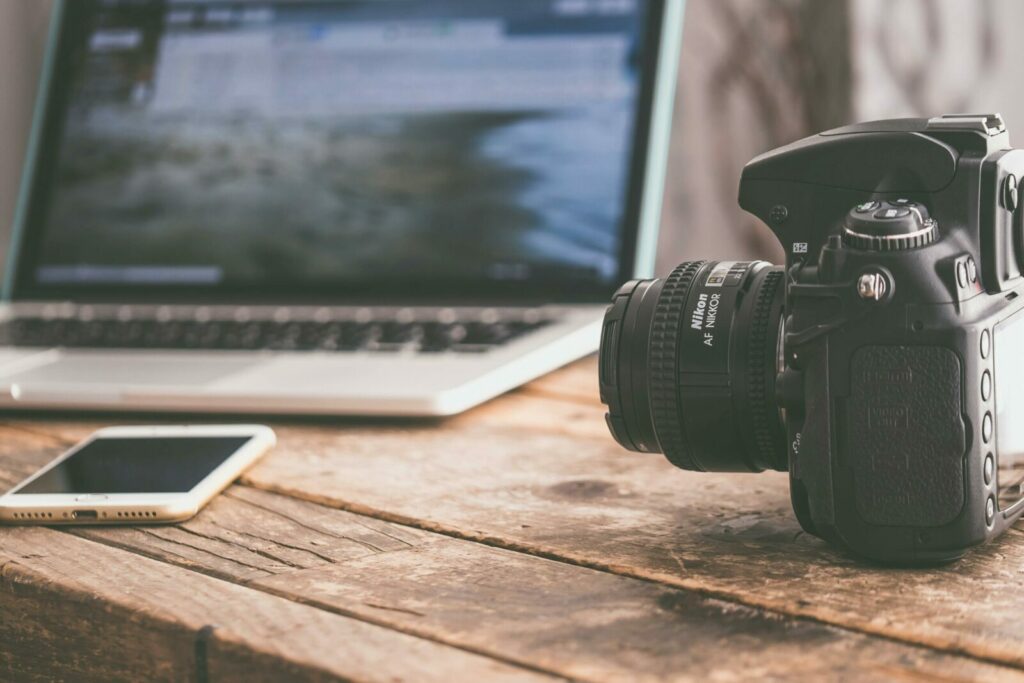 Réussir le montage vidéo de son roadtrip : les techniques faciles | Roadstr